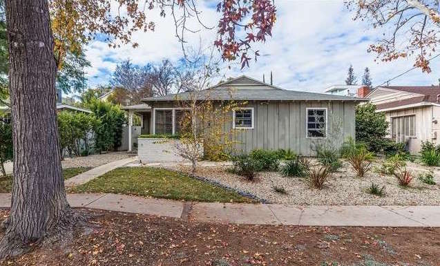 Darling + Stylish Mid-Century Cottage in Valley Village!