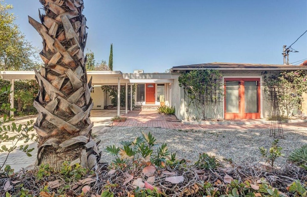 Classy + Tasteful Style in this Pasadena Mid-Century Ranch!