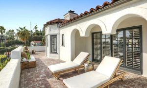 Spanish Stunner Above Sunset Strip: A Real Jaw-Dropper!