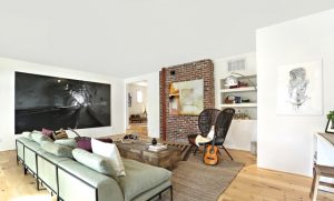 Spanish Stunner Above Sunset Strip: A Real Jaw-Dropper!