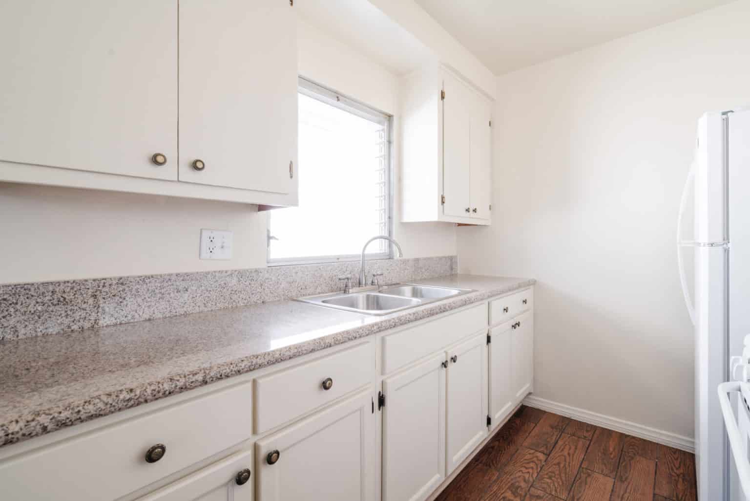 Charming Hollywood Apartment for Lease in Mid-Century Dingbat Building!