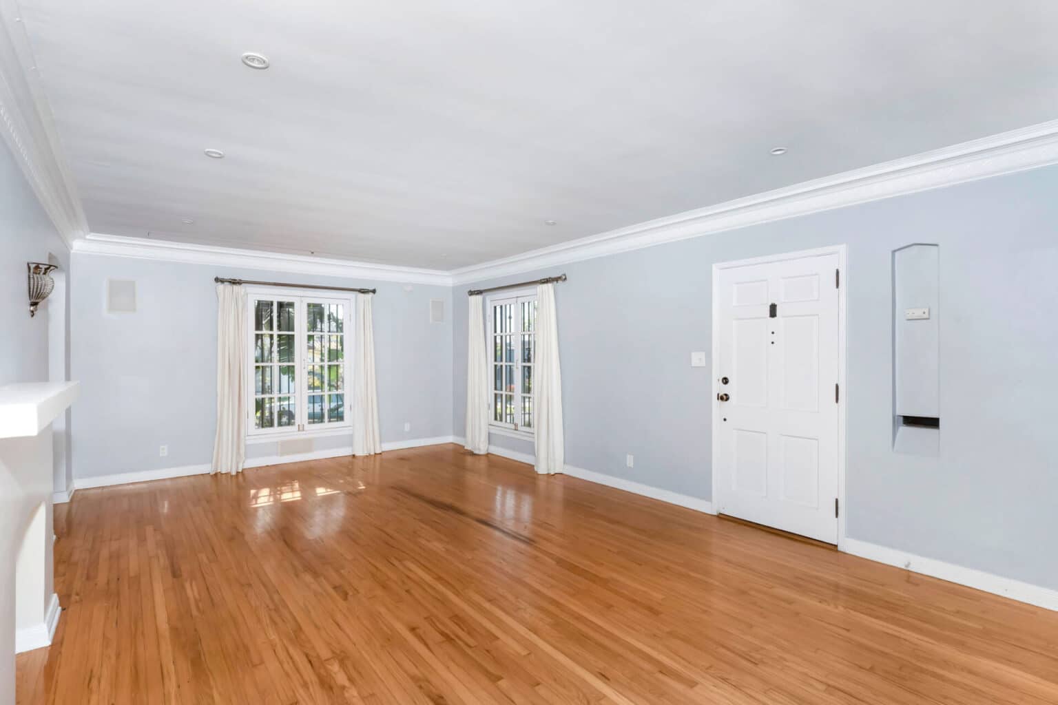 Dreamy 2BD/1.5BA Two-Story Unit in a Storybook Duplex!