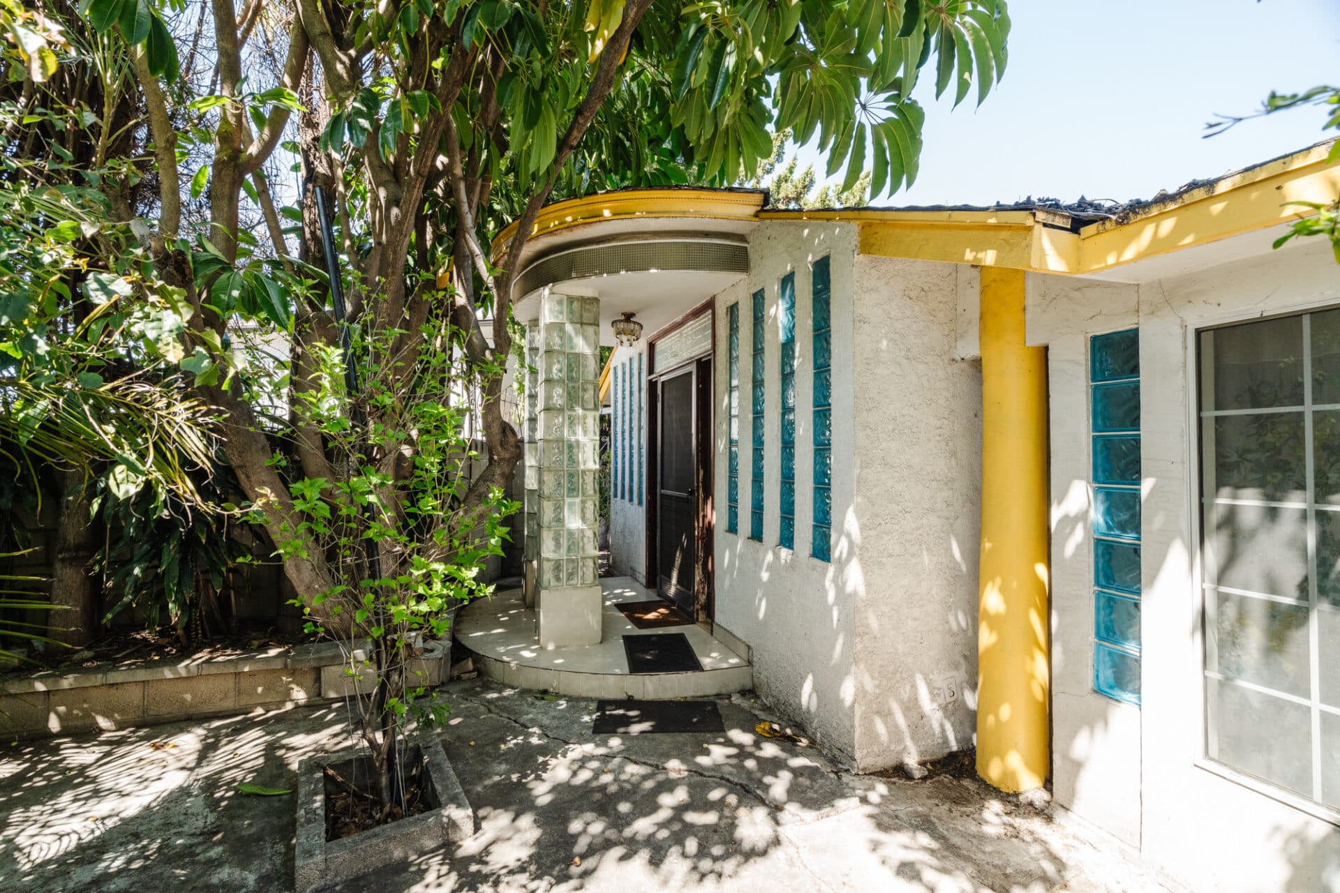 Incredible design opportunity in one of LA's most desirable areas!