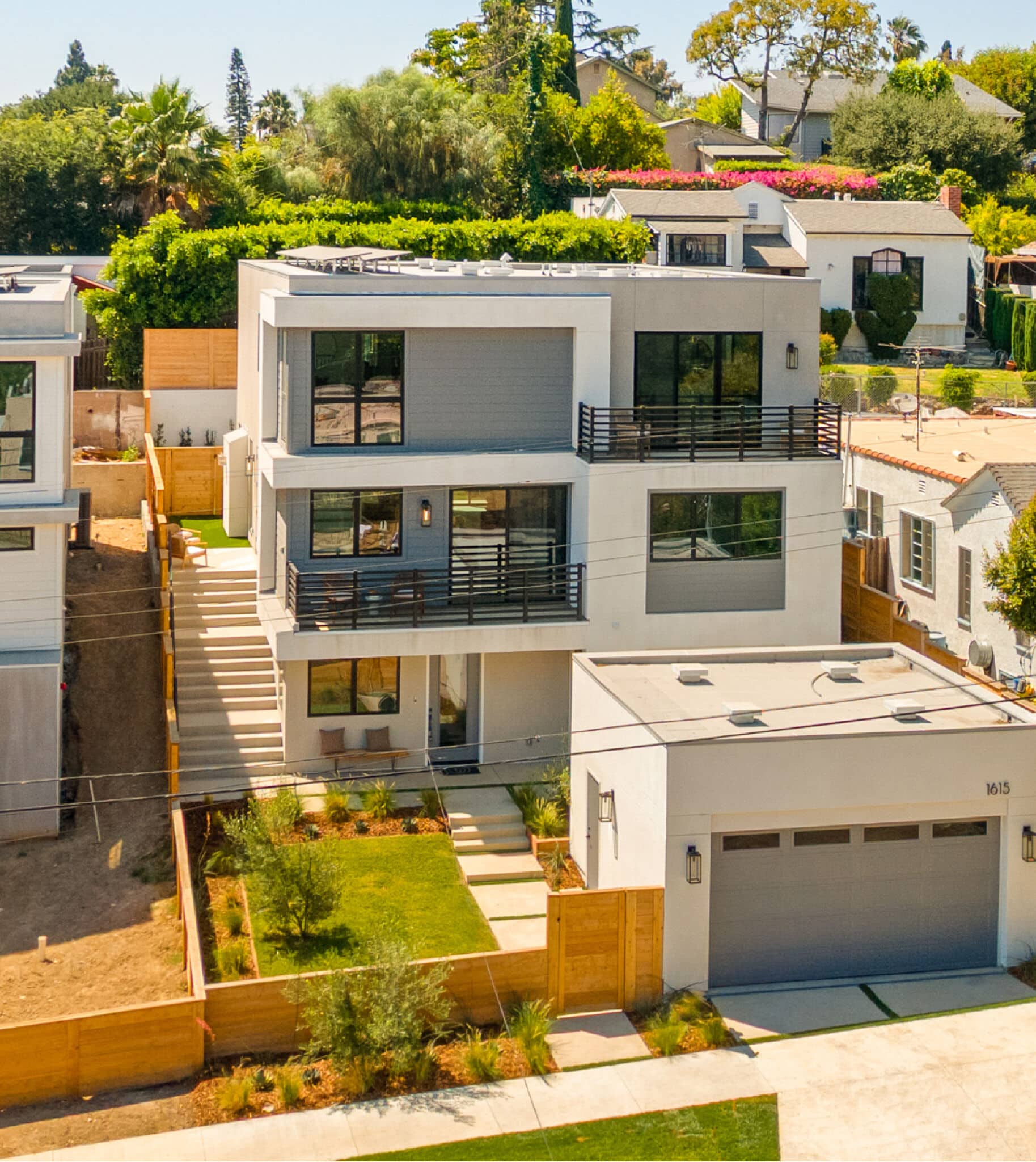 Experience Minimalist Luxury with This Stunning, Newly Built Modern Home